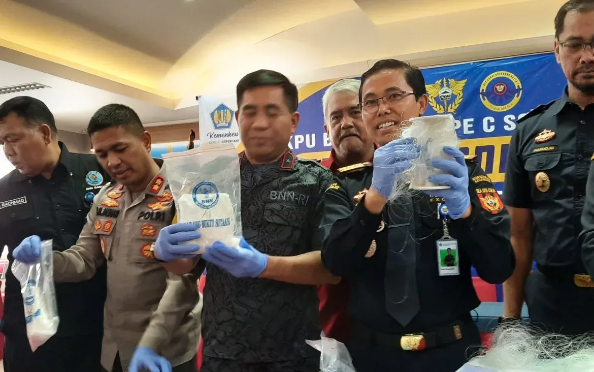 Bea Cukai Gagalkan Penyeludupan Narkotika pada Gulungan Senar Pancing - Aktual.com