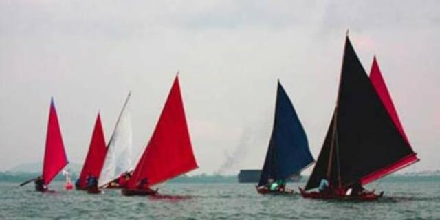Lestarikan Budaya Melayu, Lomba Permainan Perahu Jong di Pantai Melayu ...