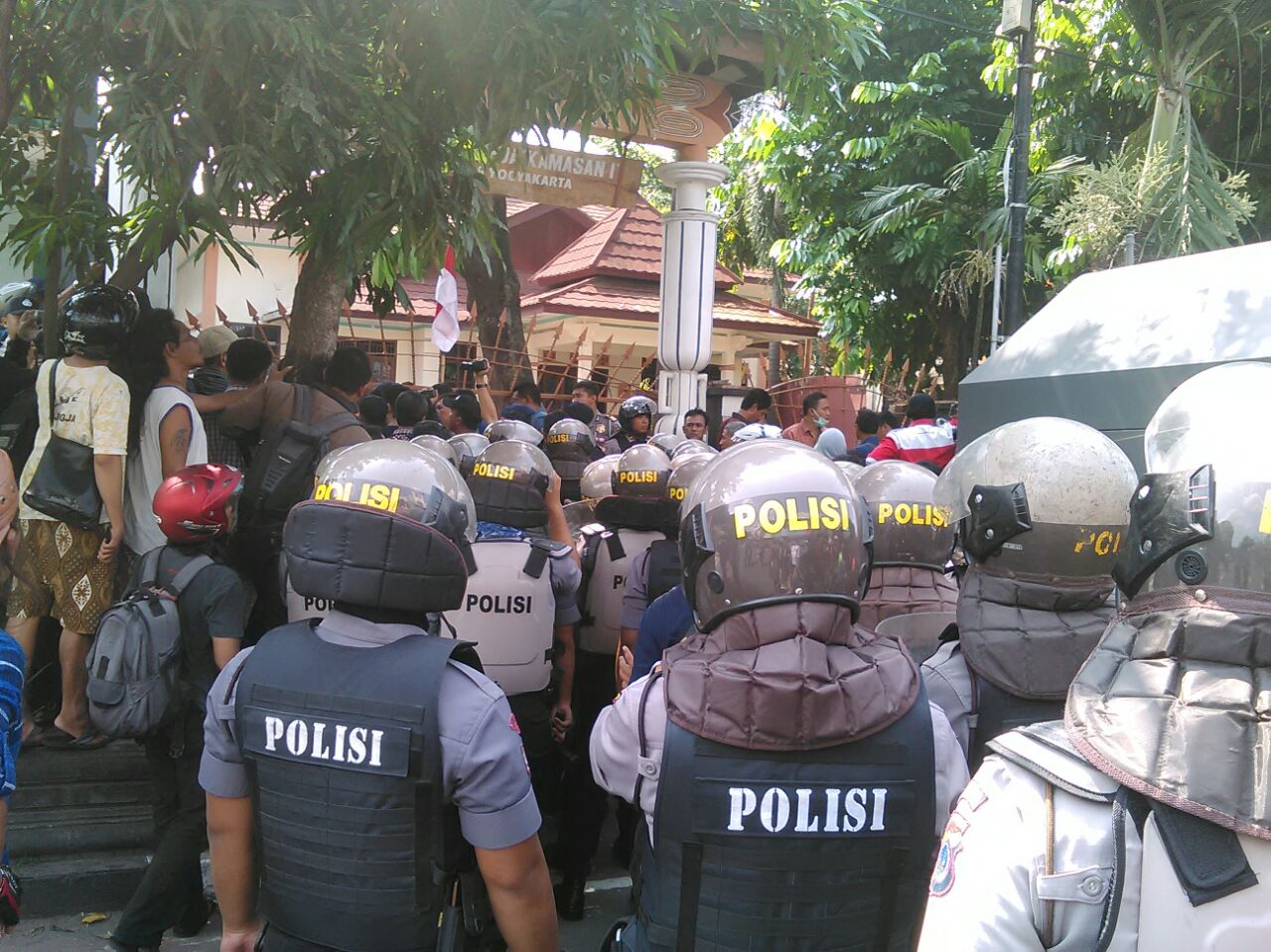 Demo Massa Pro Papua Merdeka Berujung Bentrok - Aktual.com