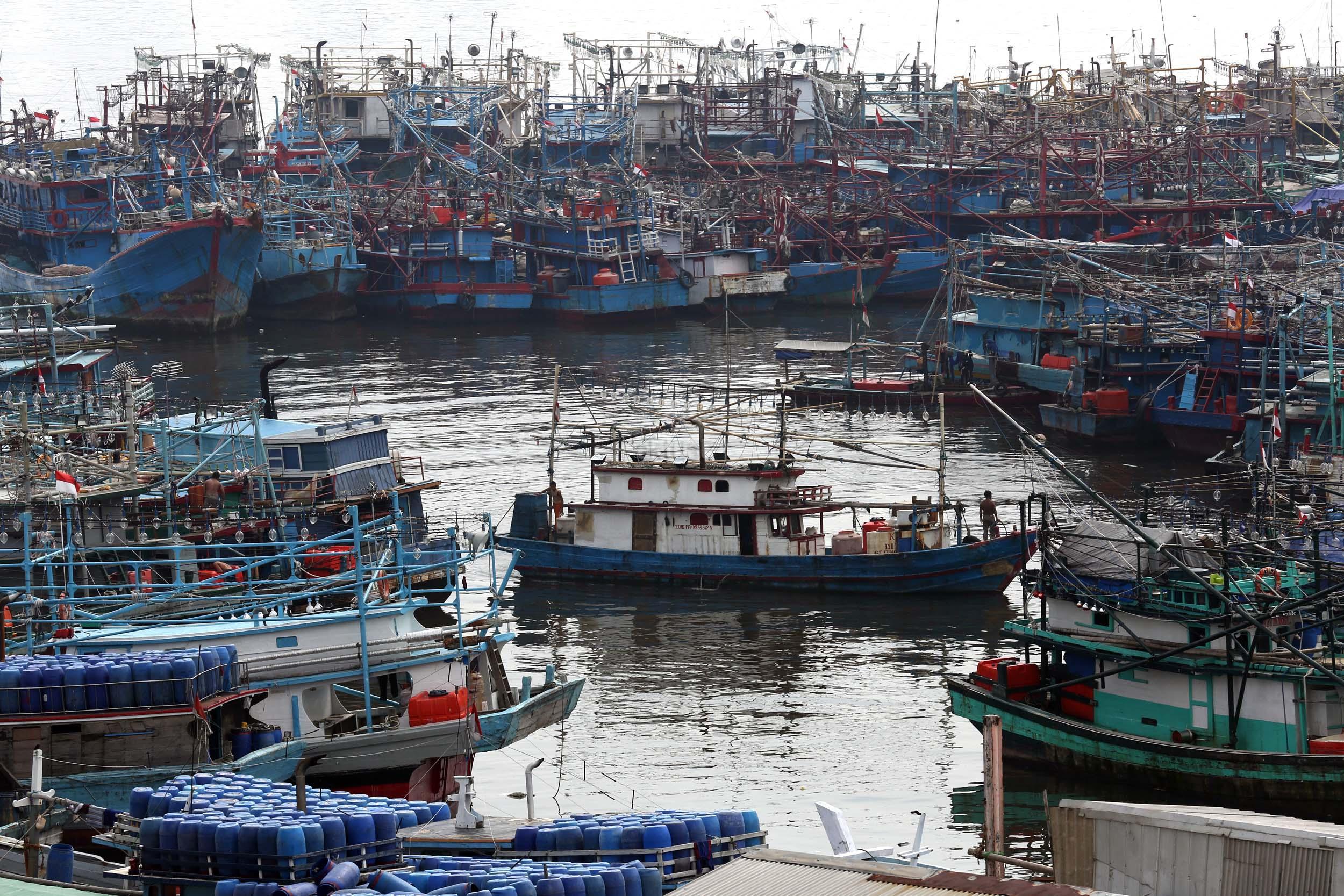 Muara Angke Pusat Pelabuhan Nelayan dan Penyeberangan Kapal Wisata ...