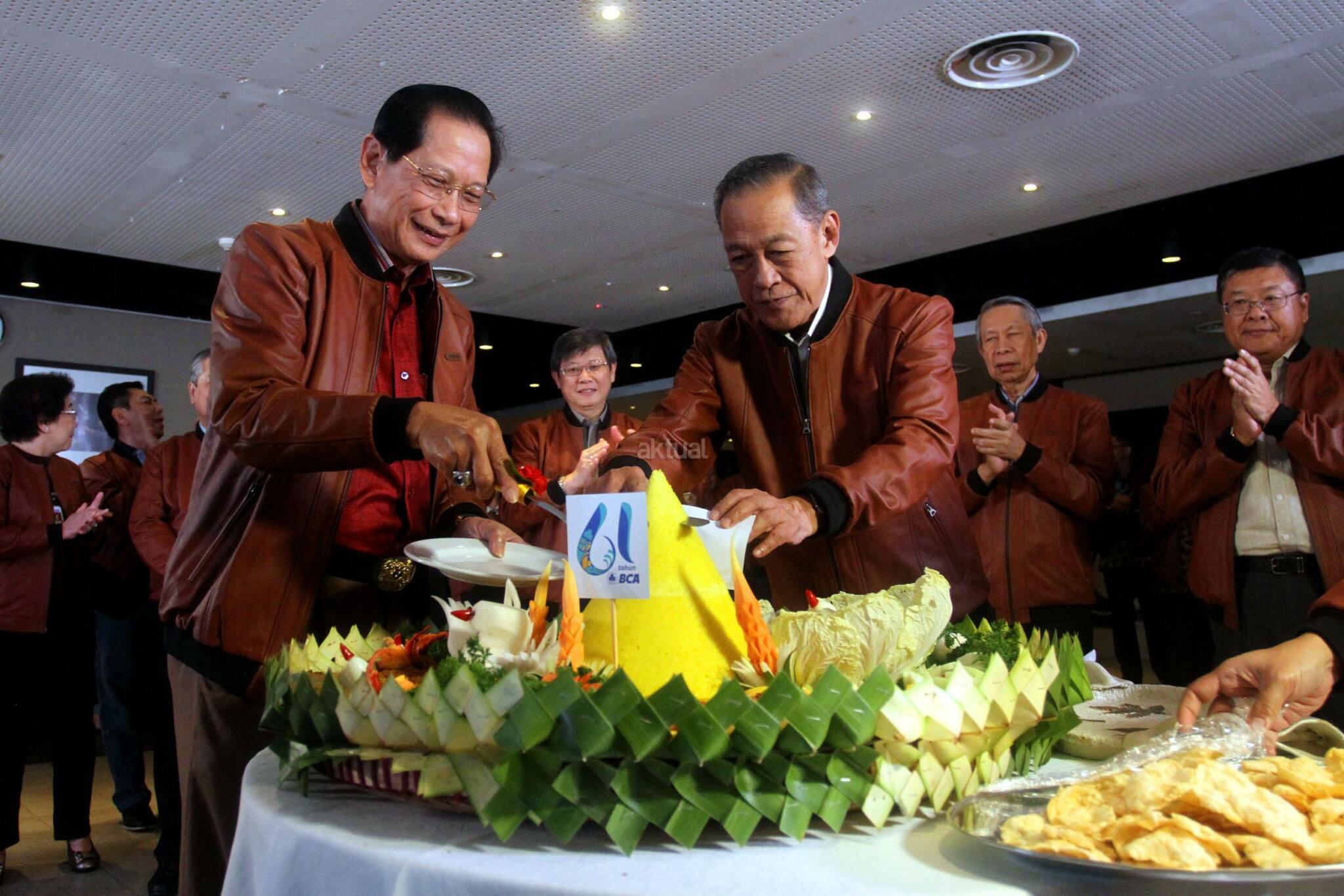 Tumpengan HUT ke-61 BCA - Aktual.com