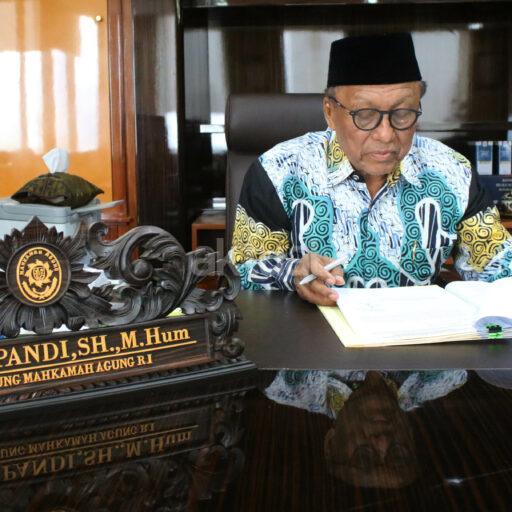 Berusia 70 Tahun Prof Supandi Memasuki Masa Purnabhakti Sebagai Hakim ...