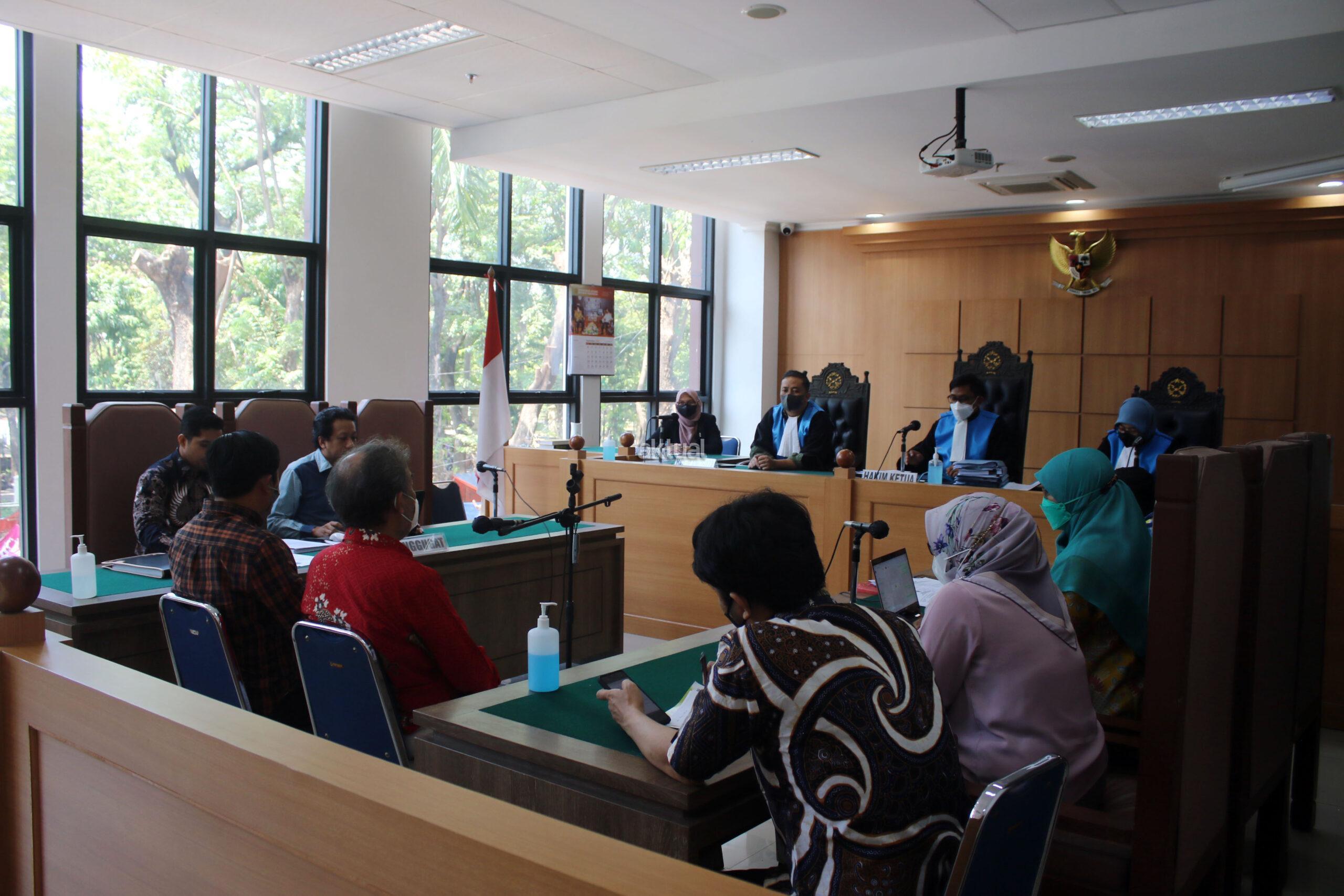 PTUN Jakarta Hadirkan Saksi Dalam Sidang Gugatan Vaksin Halal - Aktual.com