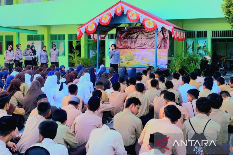 Polwan Gorontalo Sosialisasikan Pencegahan Kekerasan Seksual dan Perundungan di Kalangan Pelajar ...
