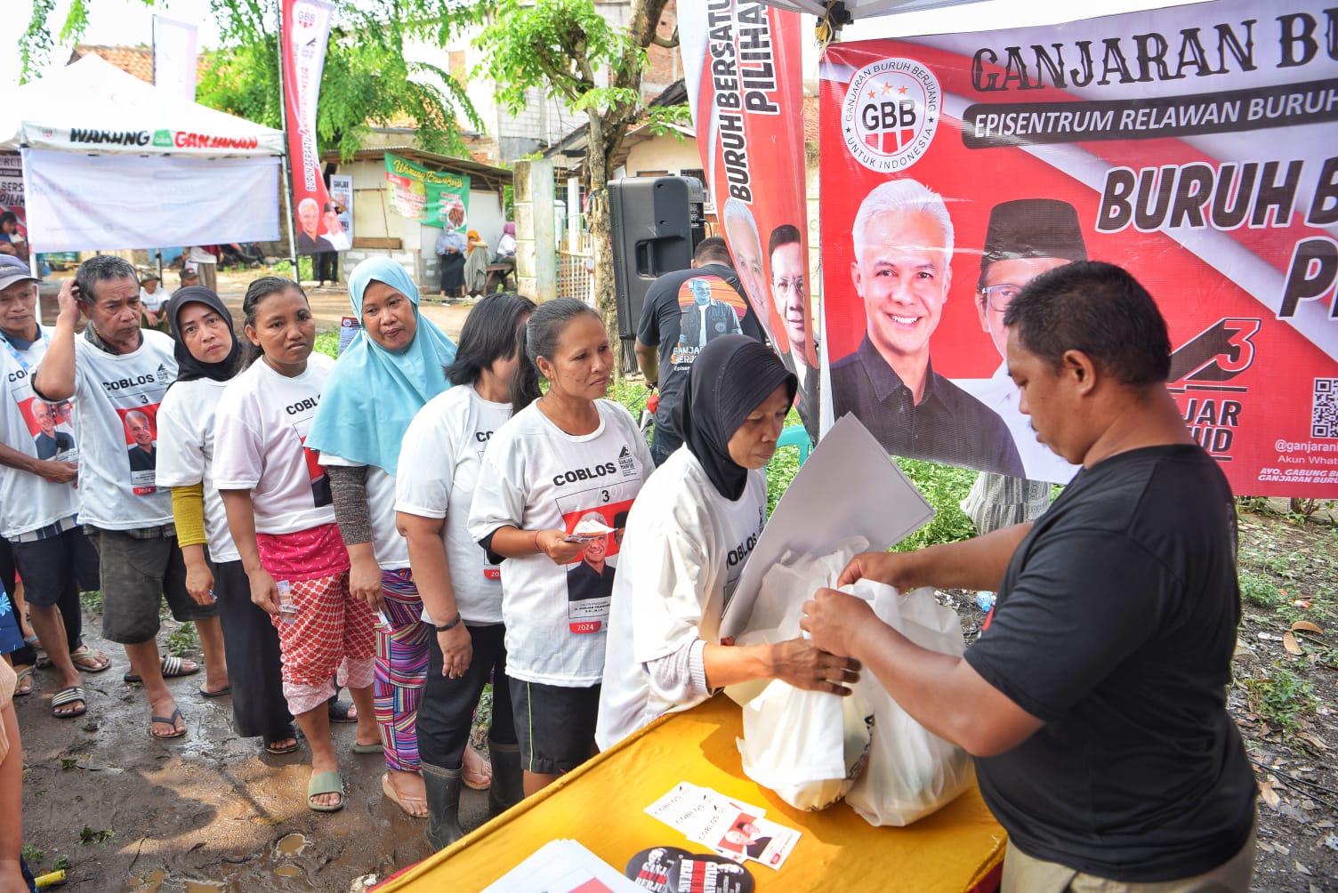 Kunjungi Kampung Buruh, GBB Yakin Manfaat KTP Sakti Ganjar-Mahfud ...