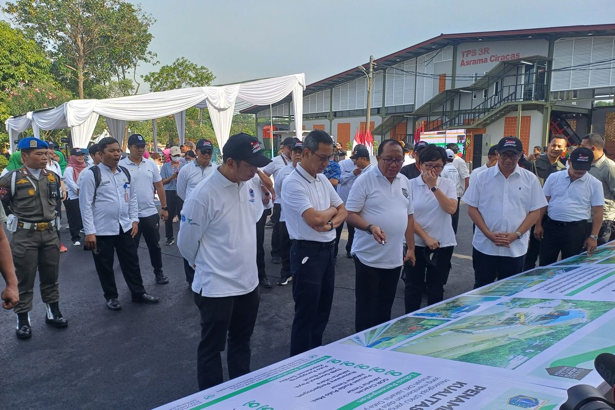 PJ Gubernur DKI Resmikan Tempat Pembuangan Sampah 3R - Aktual.com