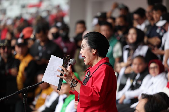 Simbol Lawan Intimidasi, Megawati Pukul Kentungan di GBK - Aktual.com
