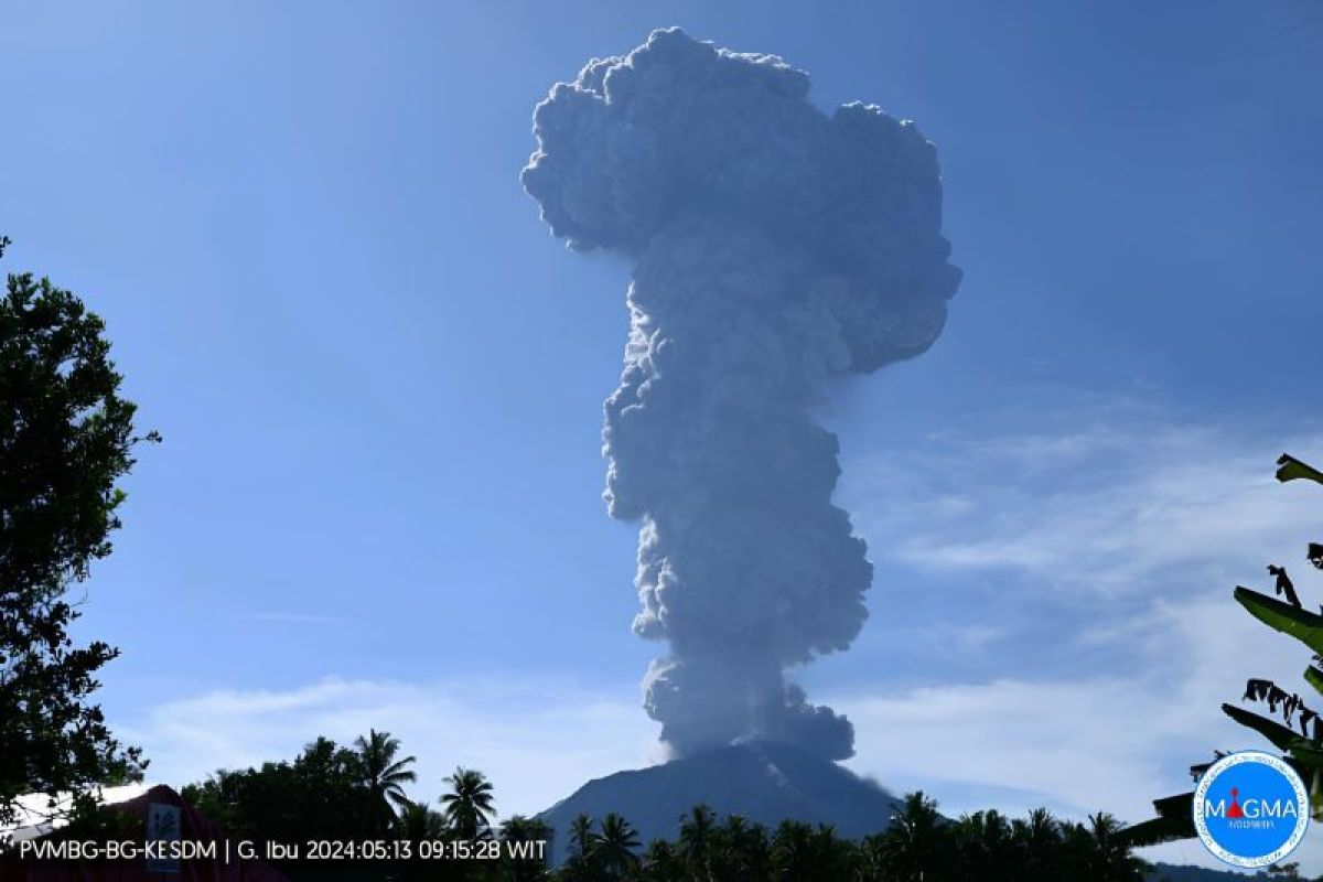 Erupsi Gunung Ibu Lontarkan Awan Abu Hingga Lima Kilometer - Aktual.com