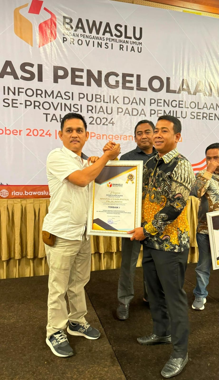 Bawaslu Pelalawan Raih Penghargaan Terbaik di Bidang Kehumasan - Aktual.com