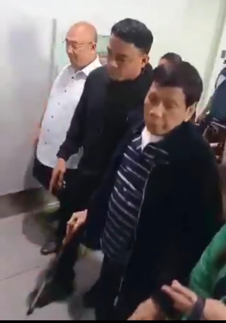 Mantan Presiden Filipina Rodrigo Duterte Ditangkap Interpol di Bandara ...