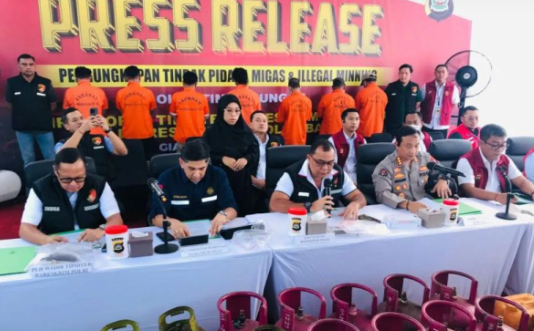 Bareskrim Polri Ungkap Modus Pengoplosan LPG Beromzet Miliaran di Bali - Aktual.com