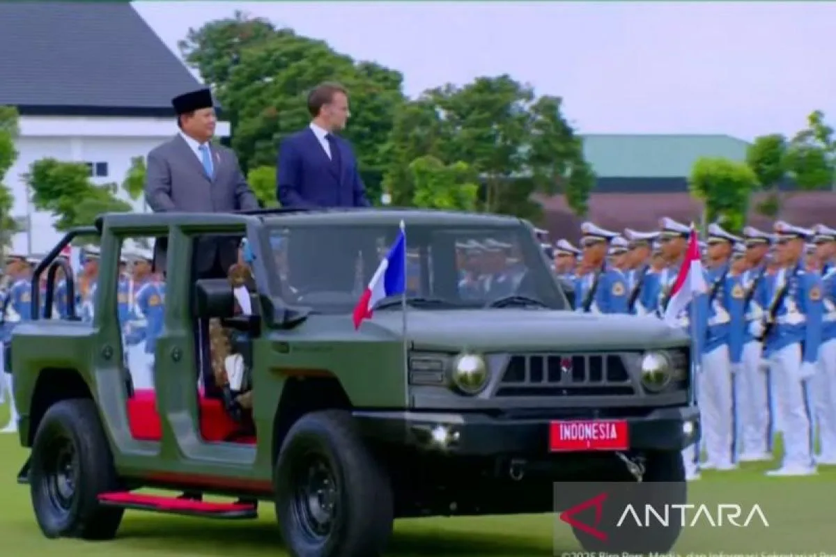 Prabowo dan Presiden Macron Naik Maung, Tinjau Pasukan di Akmil Magelang - Aktual.com