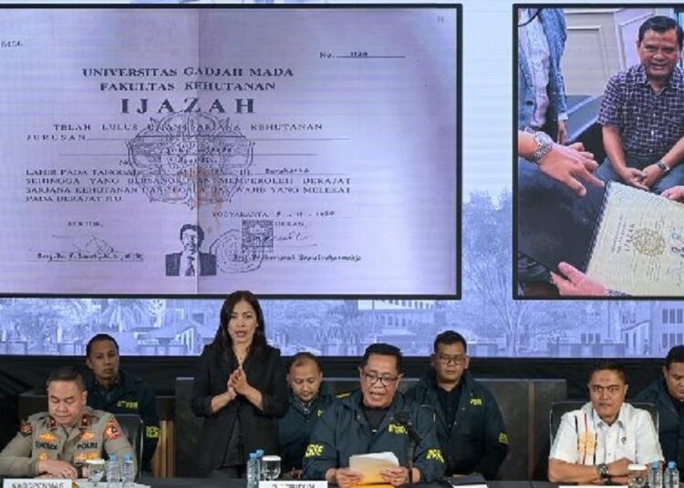 Polemik Ijazah Jokowi: Drama Forensik di Mabes Polri - Aktual.com