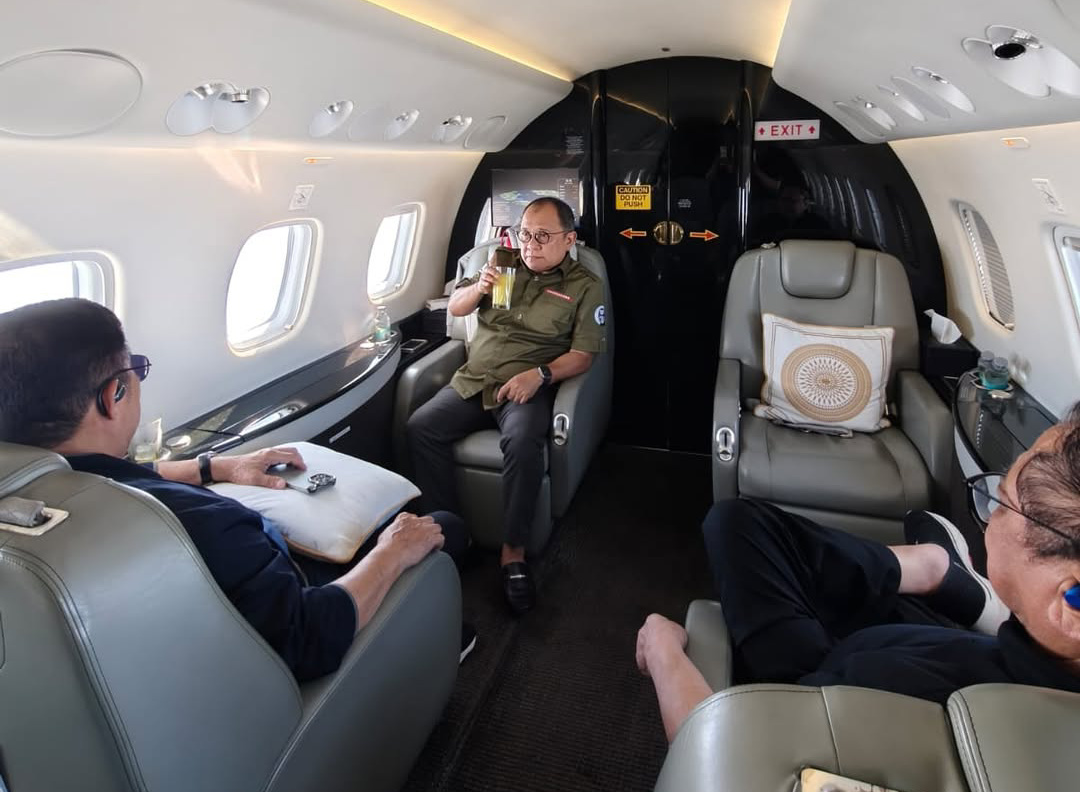 Akbar Faizal Flexing Naik Private Jet, Netizen: Nggak Banget - Aktual.com