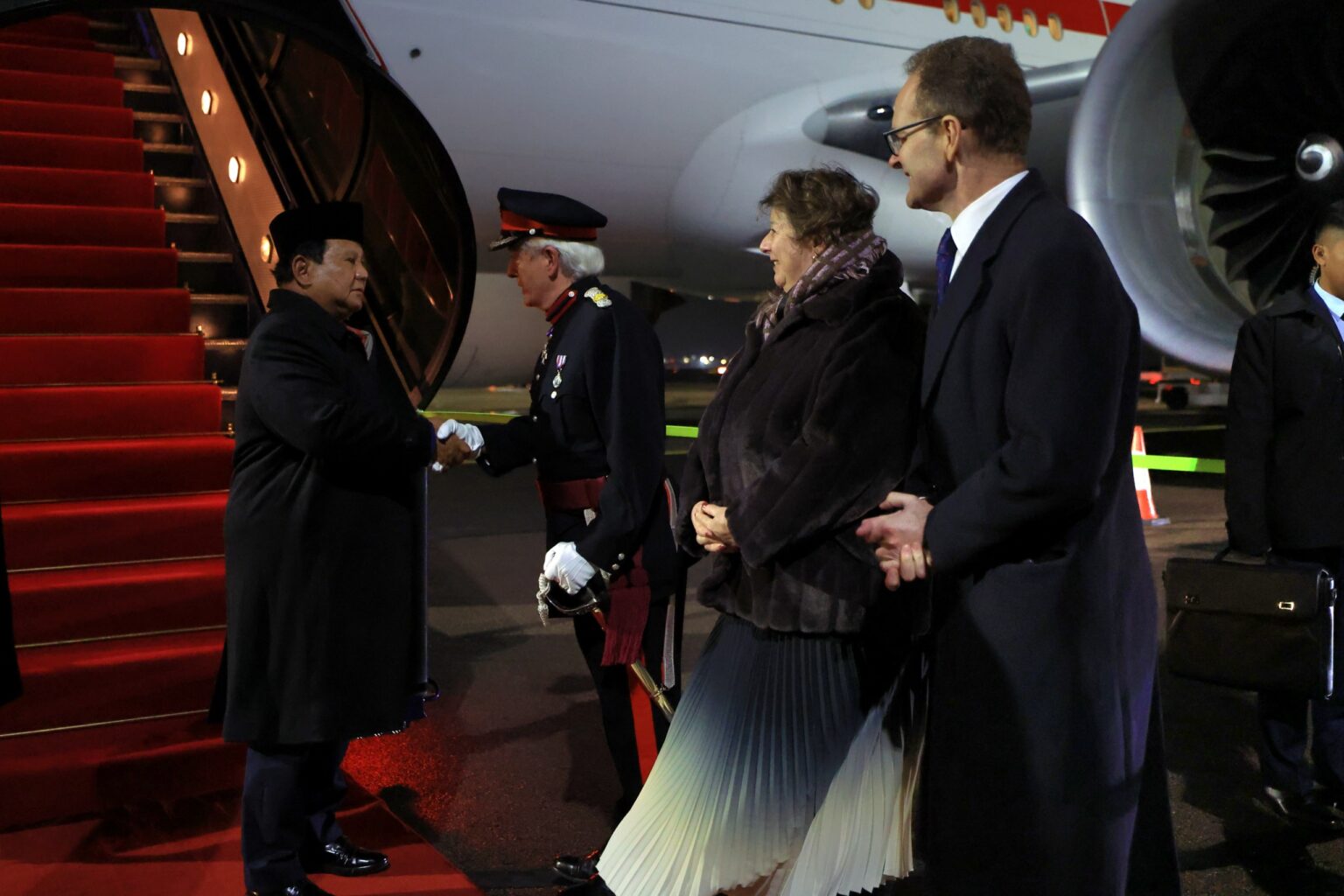 Prabowo Mendarat di Inggris, Siap Bertemu Raja Charles III dan PM Keir ...